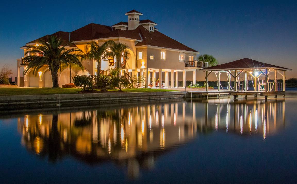 House ∙ 5 Bedrooms ∙ 16 Guests - Crystal Beach, TX