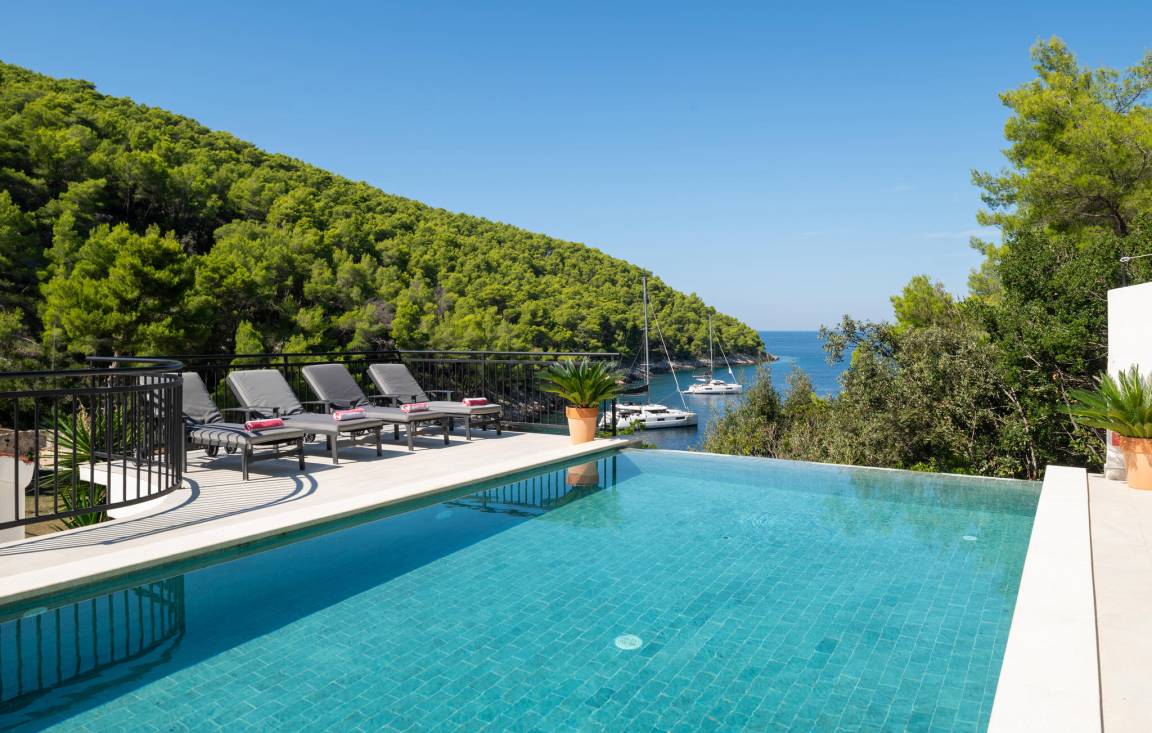 350 M² House ∙ 5 Bedrooms ∙ 10 Guests - Hvar