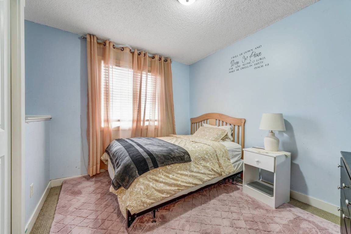 1380 M² House ∙ 4 Bedrooms ∙ 12 Guests - Edmonton, Canada