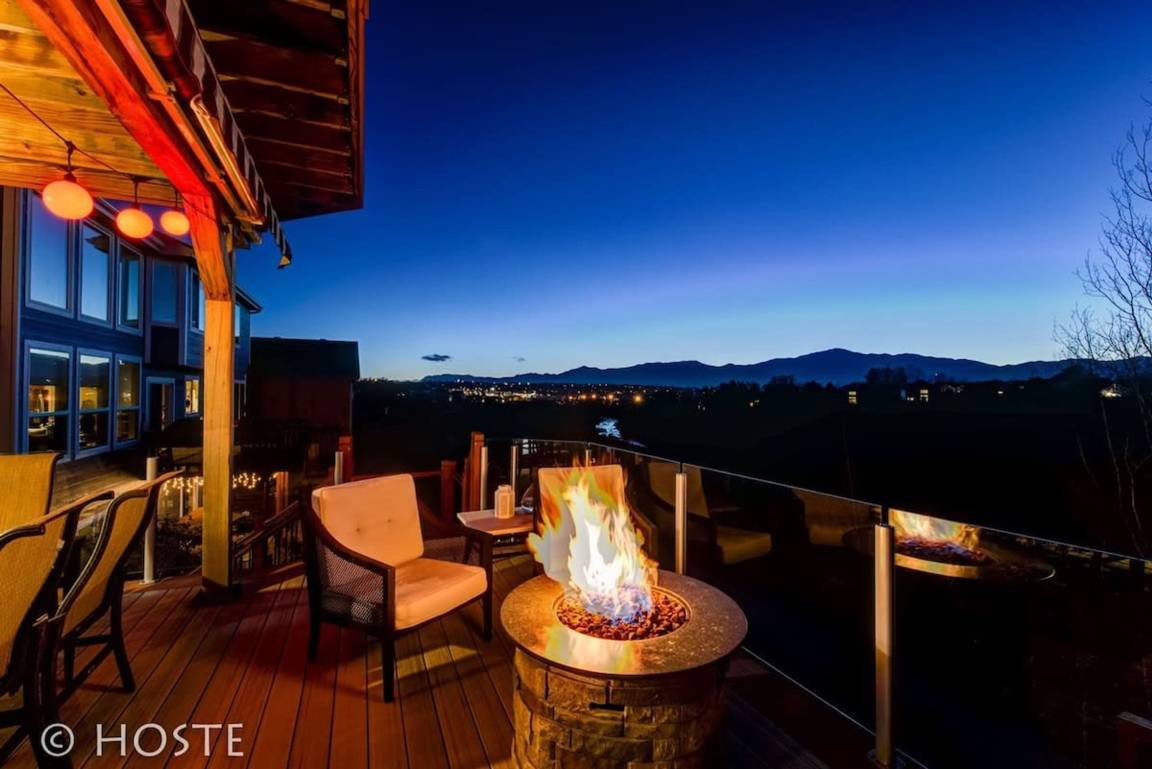 House ∙ 5 Bedrooms ∙ 10 Guests - Colorado Springs, CO