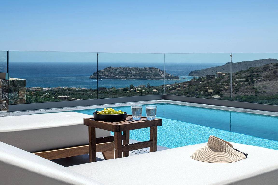 210 M² Farmhouse ∙ 6 Bedrooms ∙ 18 Guests - Greece