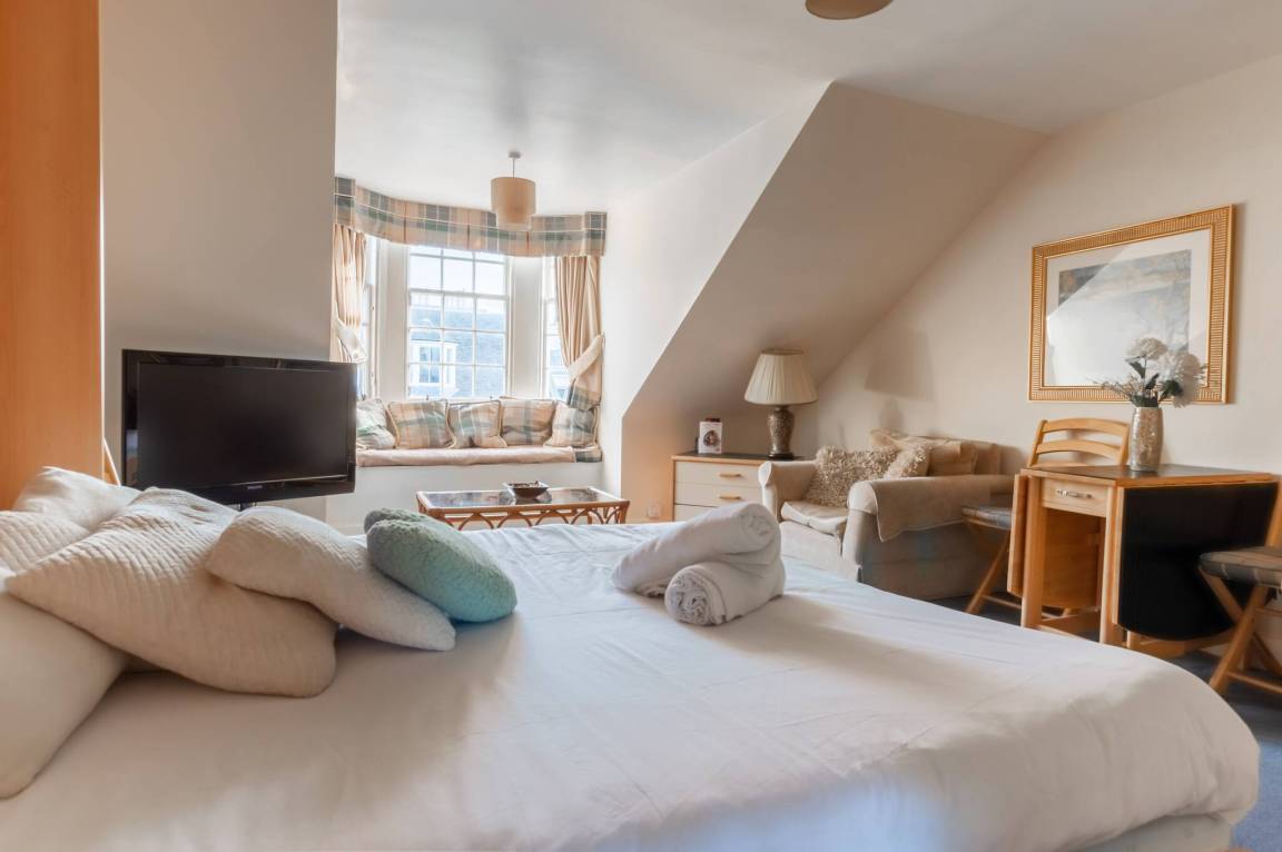 74 M² Apartment ∙ 1 Bedroom ∙ 2 Guests - Edinburgh Airport (EDI)