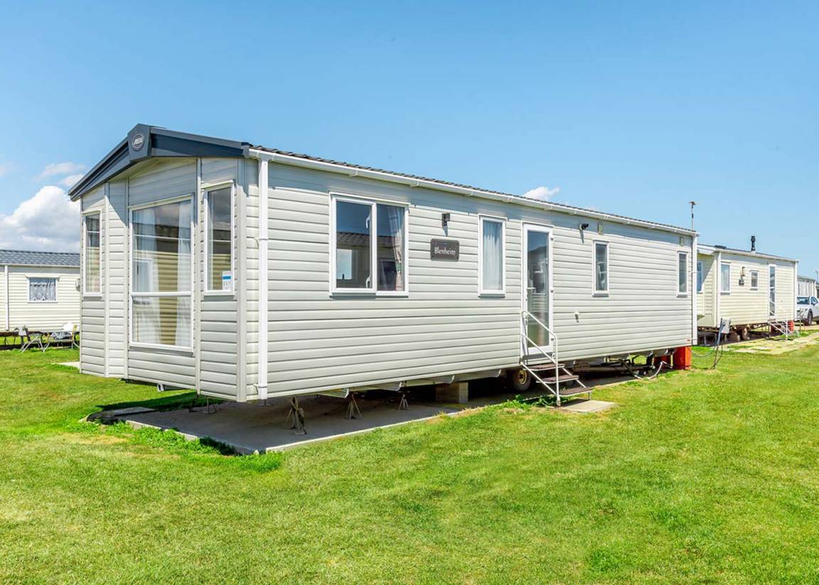 Caravan ∙ 2 Bedrooms ∙ 6 Guests - East Sussex