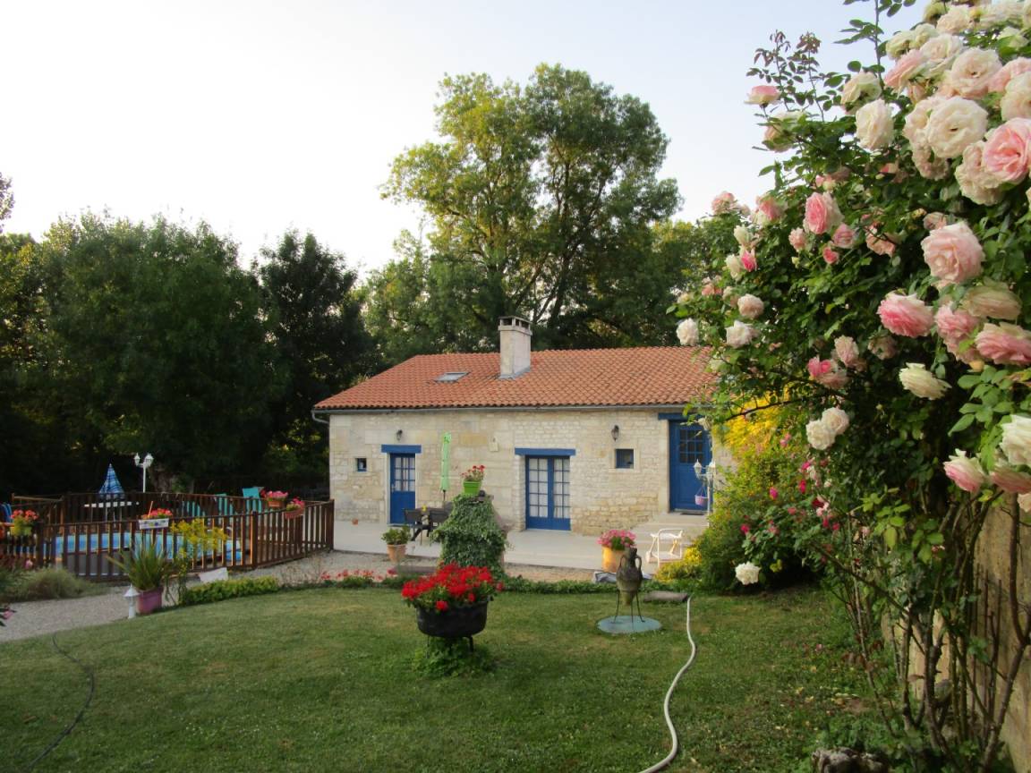 83 M² Huis ∙ 2 Slaapkamers ∙ 5 Gasten - Charente