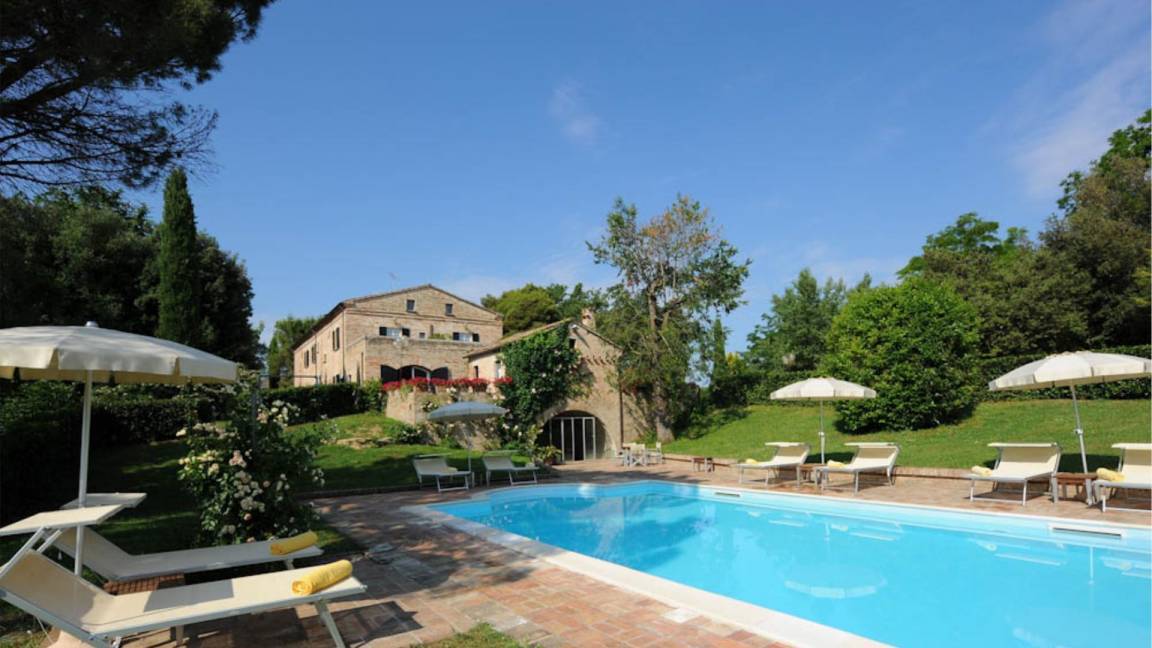 500 M² Villa ∙ 4 Bedrooms ∙ 14 Guests - Marche