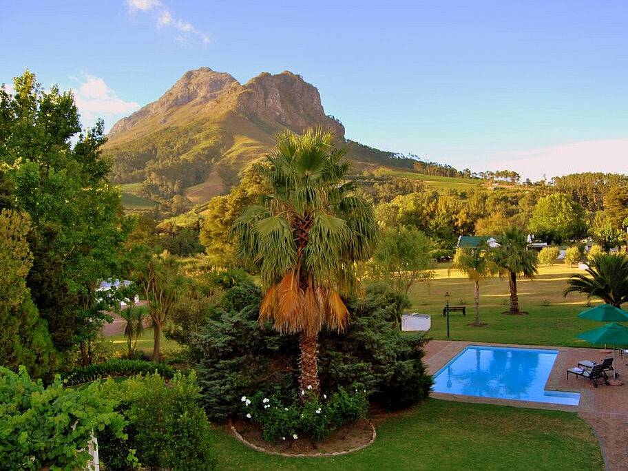 65 M² Accommodation ∙ 1 Bedroom ∙ 4 Guests - Kylemore