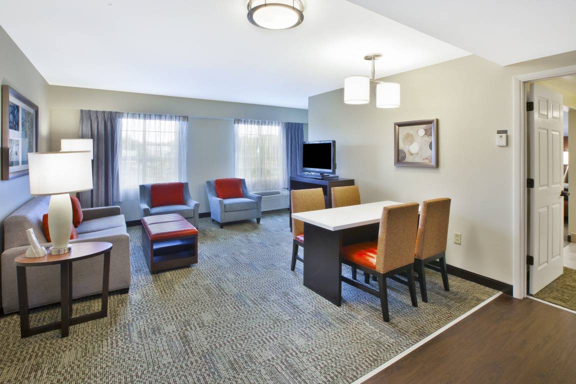 Condo ∙ 1 Bedroom ∙ 4 Guests - Squire's Castle, Willoughby Hills