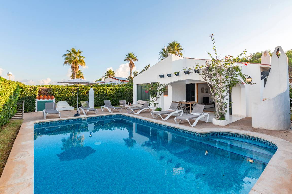 150 M² Villa ∙ 3 Bedrooms ∙ 6 Guests - Cala en Bosc