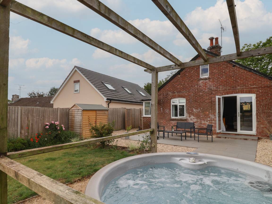 Cottage ∙ 3 Bedrooms ∙ 5 Guests - Dorchester