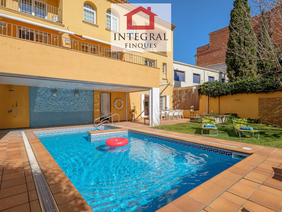 354 M² House ∙ 4 Bedrooms ∙ 8 Guests - Llafranc