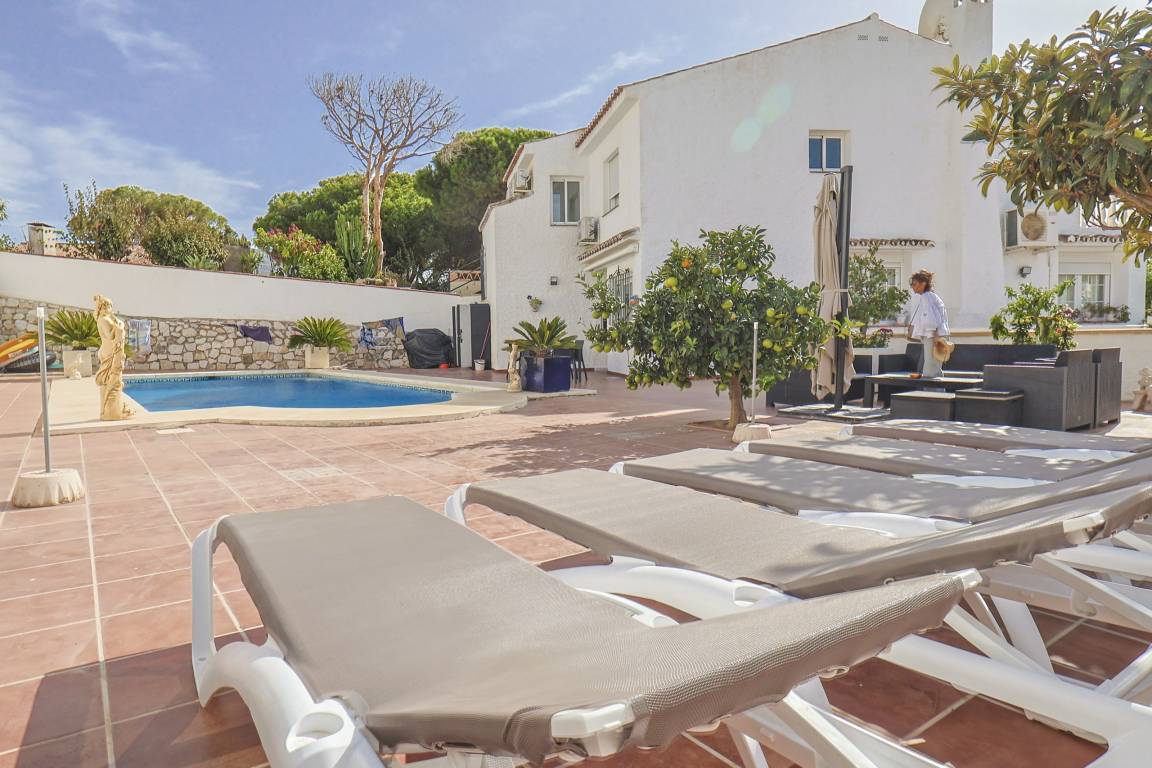 200 M² Villa ∙ 4 Makuuhuonetta ∙ 8 Vierasta - Calahonda