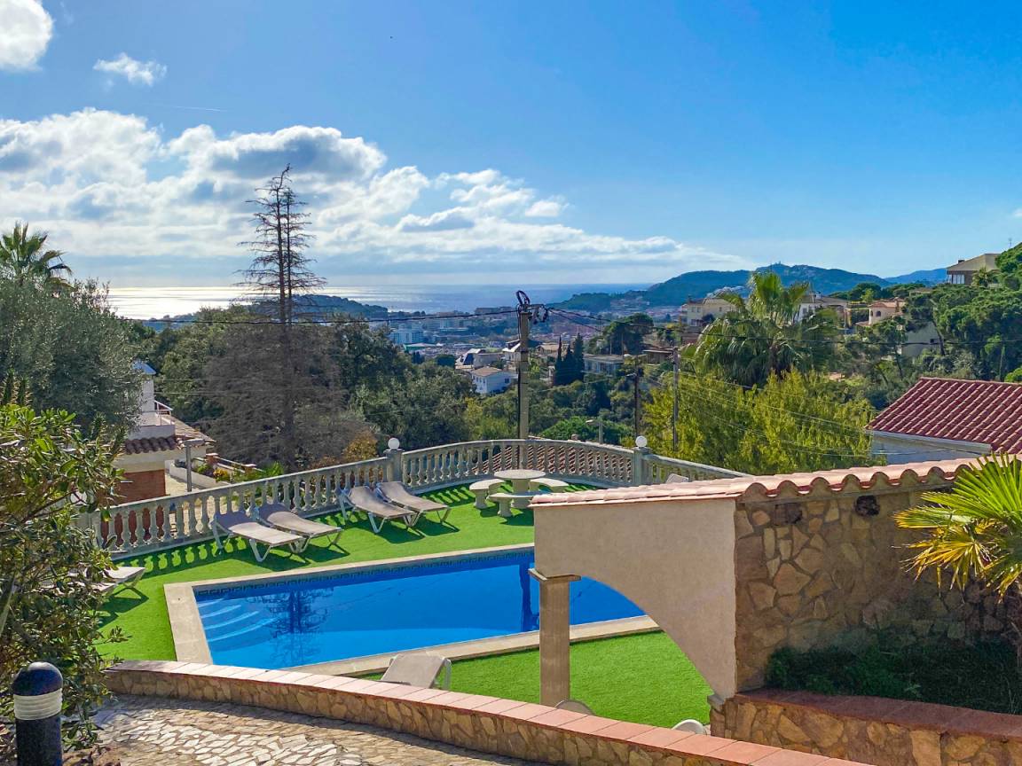 170 M² Villa ∙ 6 Schlafzimmer ∙ 12 Gäste - Lloret de Mar