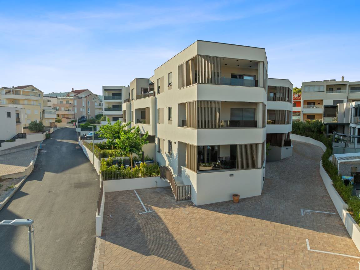 72 M² Huoneisto ∙ 2 Makuuhuonetta ∙ 4 Vierasta - Jezera