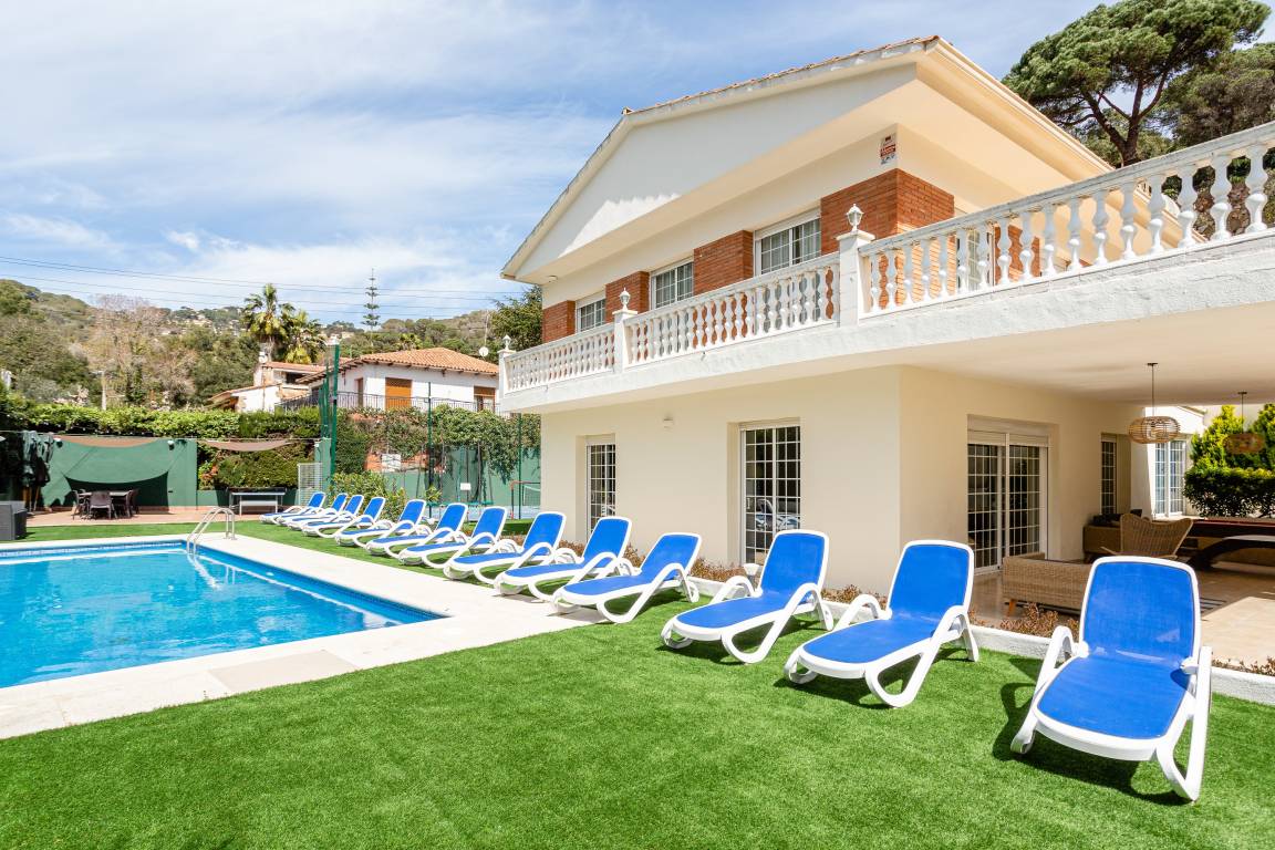 270 M² Villa ∙ 7 Habitaciones ∙ 16 Huéspedes - Tossa de Mar