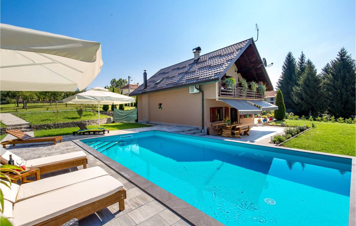 106 M² Maison De Vacances ∙ 3 Chambres ∙ 8 Personnes - Slunj