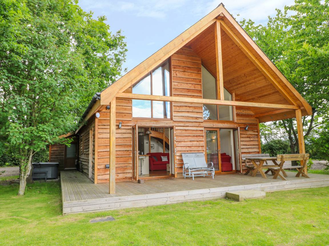 Cottage ∙ 3 Bedrooms ∙ 6 Guests - Lincoln