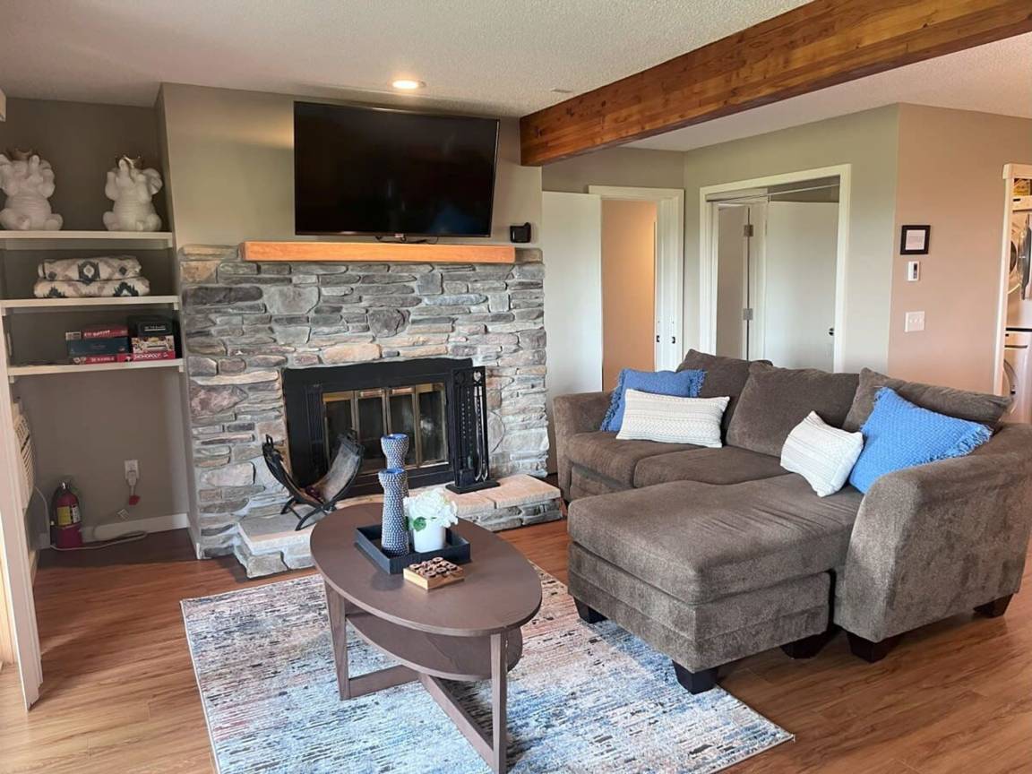 Apartment ∙ 2 Bedrooms ∙ 10 Guests - Michigan