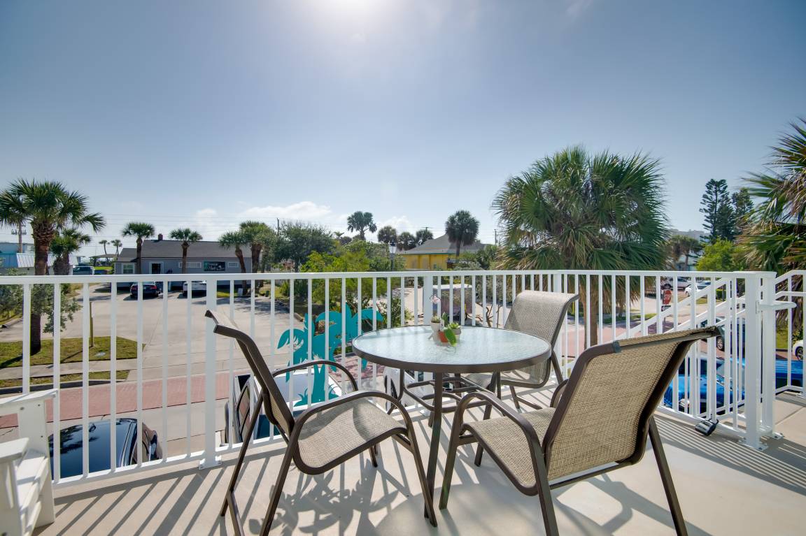99 M² House ∙ 2 Bedrooms ∙ 6 Guests - Cocoa Beach, FL