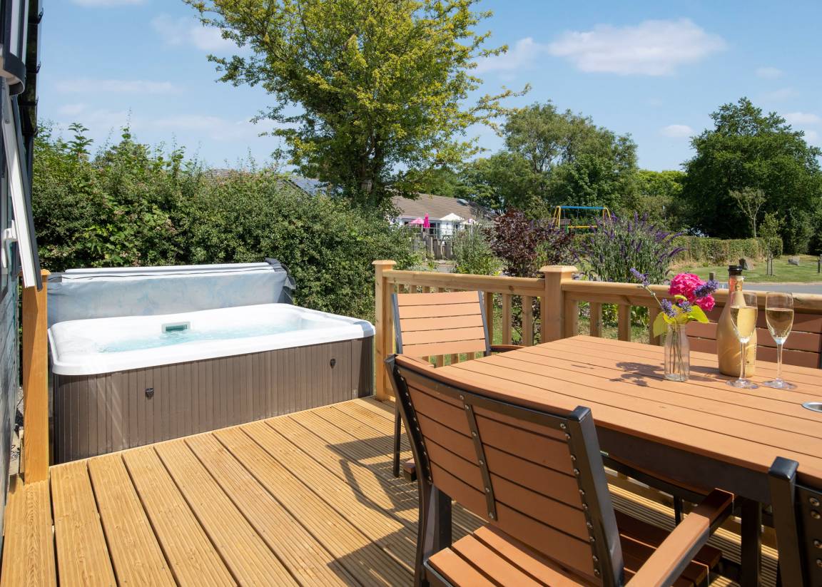 Caravan ∙ 2 Bedrooms ∙ 4 Guests - Pembrokeshire