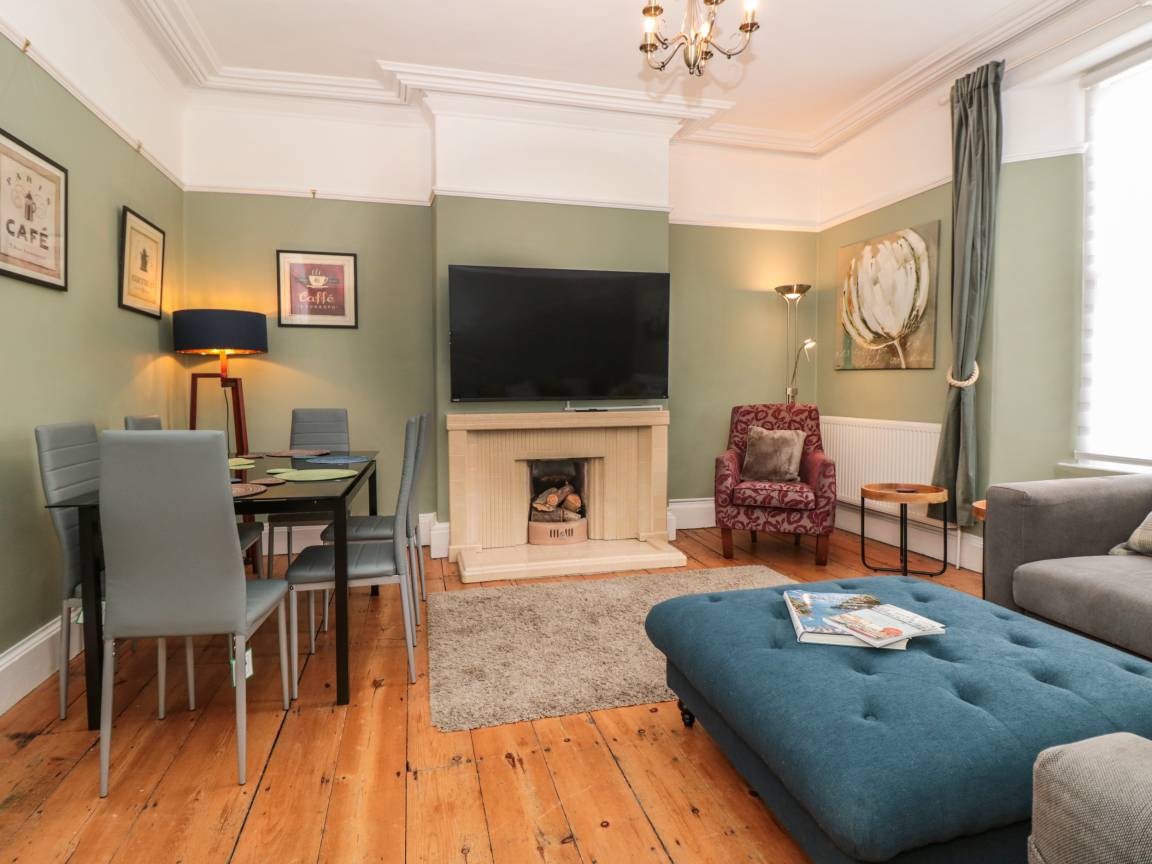 Cottage ∙ 4 Bedrooms ∙ 8 Guests - Totnes