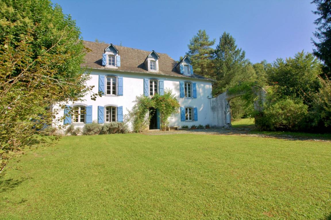 375 M² Gîte ∙ 4 Bedrooms ∙ 9 Guests - Lourdes