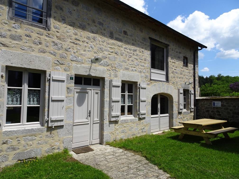 110 M² Gîte ∙ 5 Chambres ∙ 12 Personnes - Ussel