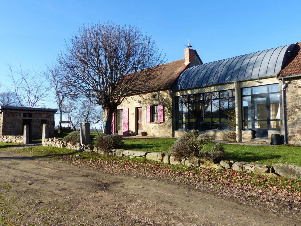 140 M² Cottage ∙ 4 Chambres ∙ 8 Personnes - Montmarault