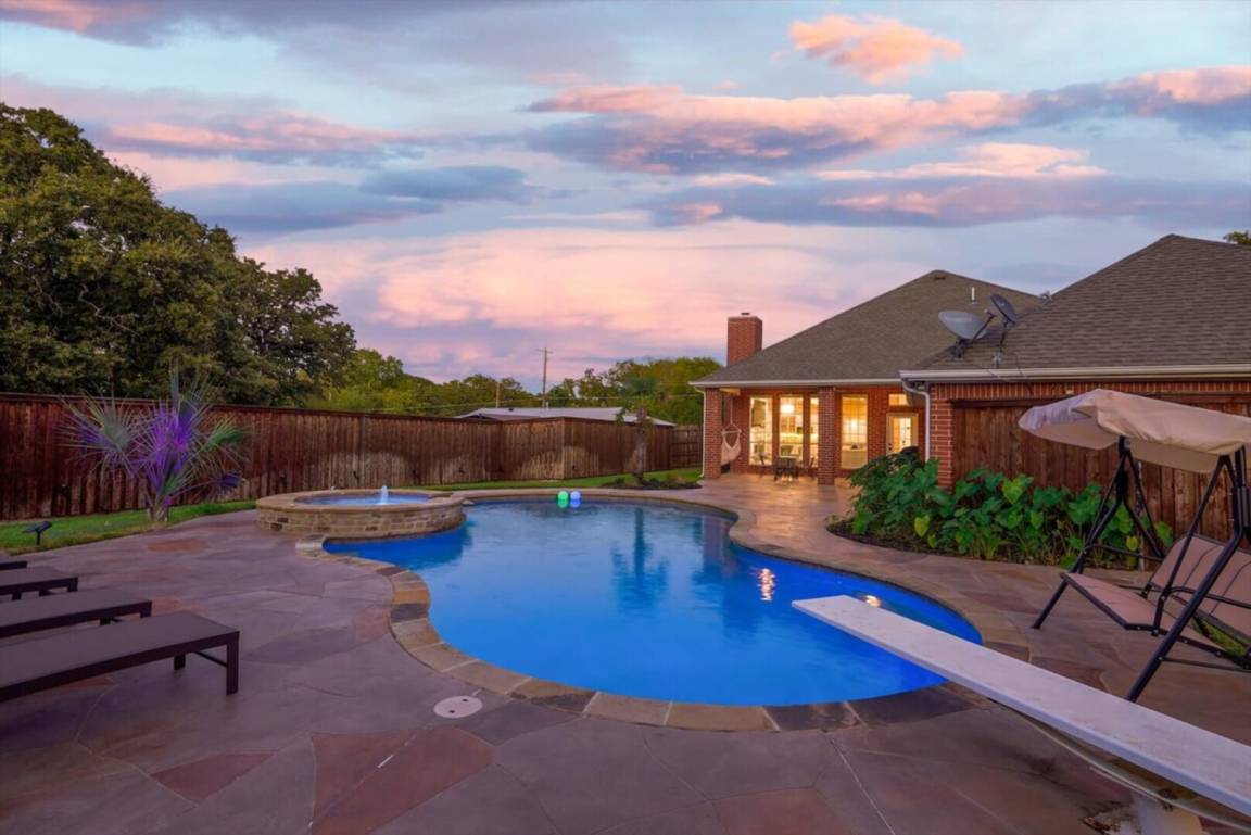 246 M² House ∙ 5 Bedrooms ∙ 16 Guests - Grapevine, TX