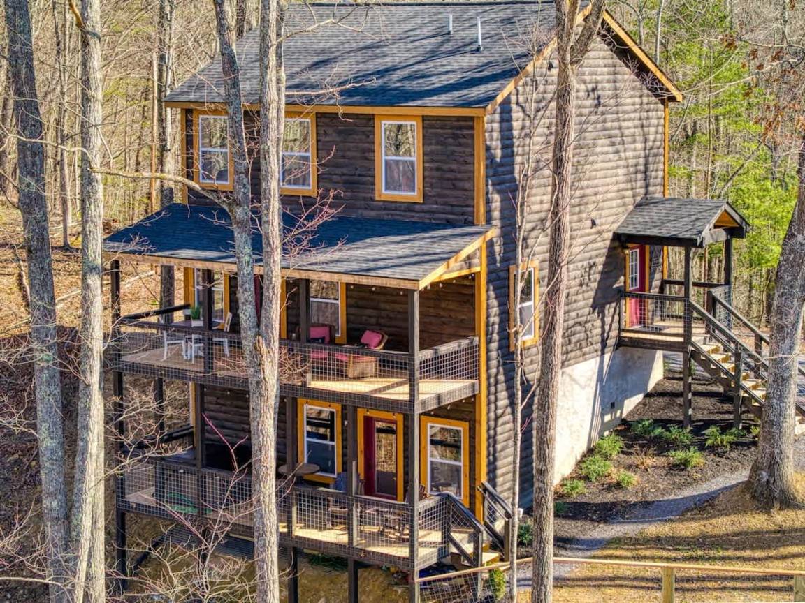 Apartment ∙ 4 Bedrooms ∙ 10 Guests - Gatlinburg, TN
