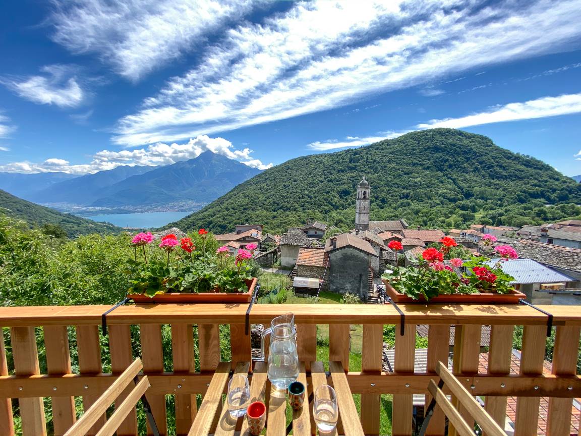 60 M² Apartment ∙ 2 Bedrooms ∙ 3 Guests - Livo, Lombardy