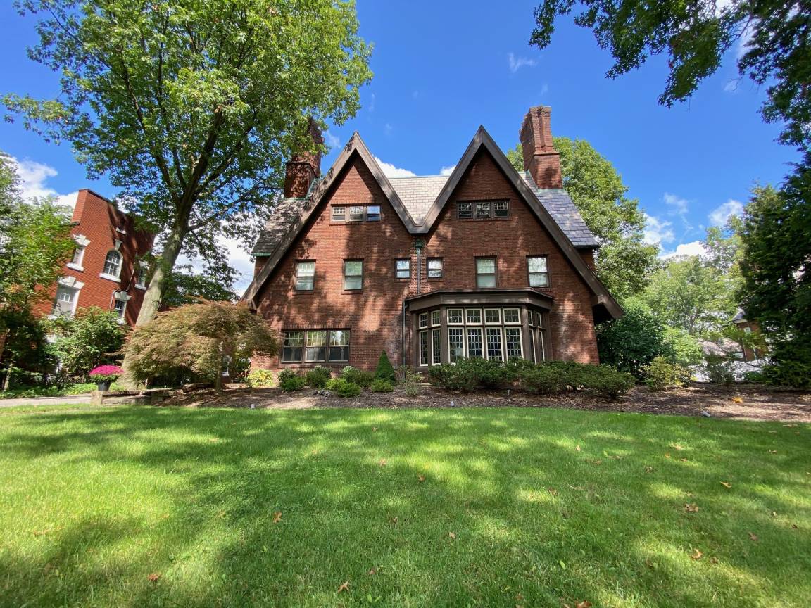 836 M² Villa ∙ 11 Bedrooms ∙ 20 Guests - Shaker Heights, OH