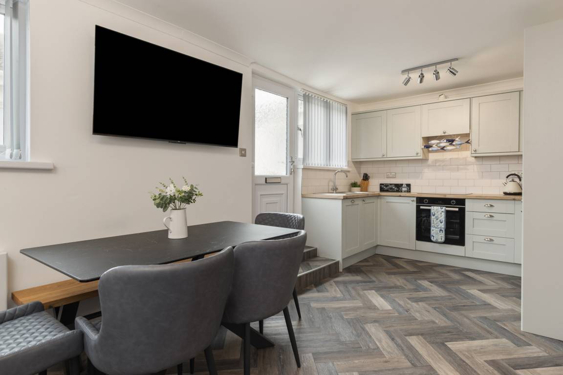 998 M² Apartment ∙ 2 Bedrooms ∙ 4 Guests - Amroth
