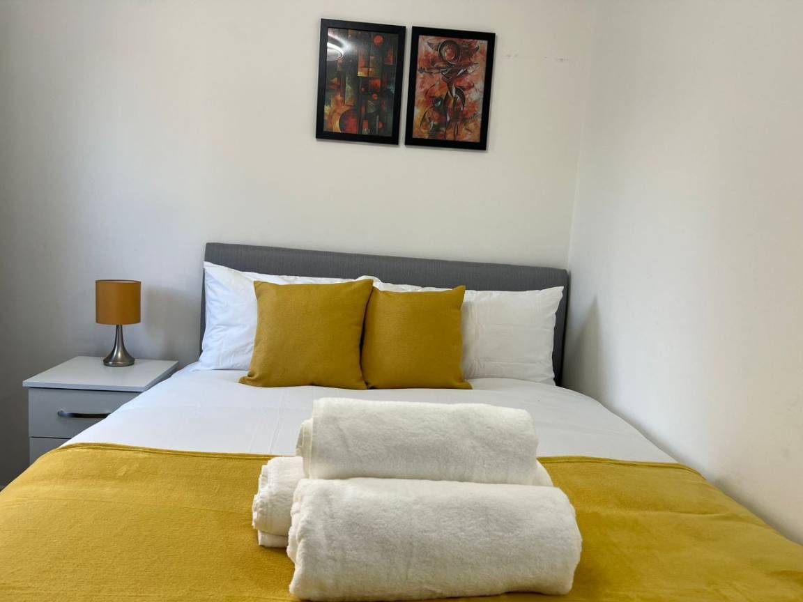 75 M² House ∙ 2 Bedrooms ∙ 6 Guests - Edgbaston - Birmingham