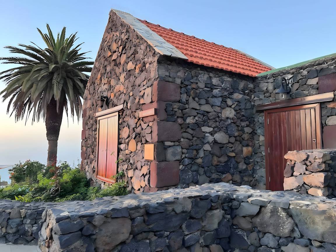 85 M² Casa ∙ 2 Habitaciones ∙ 5 Huéspedes - El Hierro