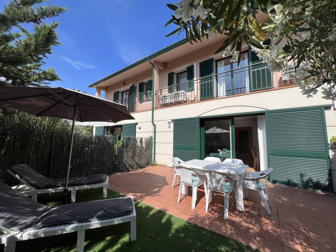 100 M² House ∙ 3 Bedrooms ∙ 6 Guests - Peratallada