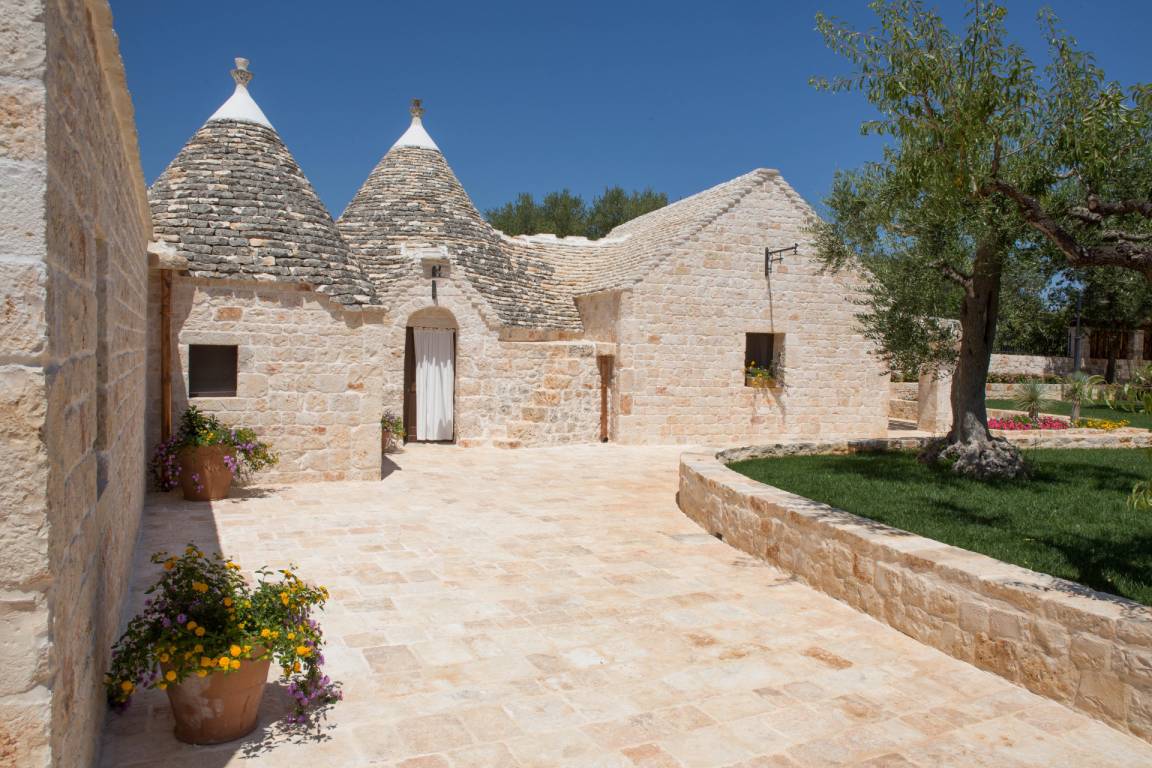 300 M² Villa ∙ 3 Chambres ∙ 8 Personnes - Noci