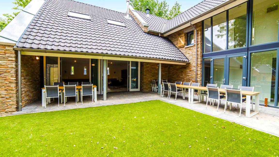 260 M² Apartment ∙ 10 Bedrooms ∙ 20 Guests - Maastricht