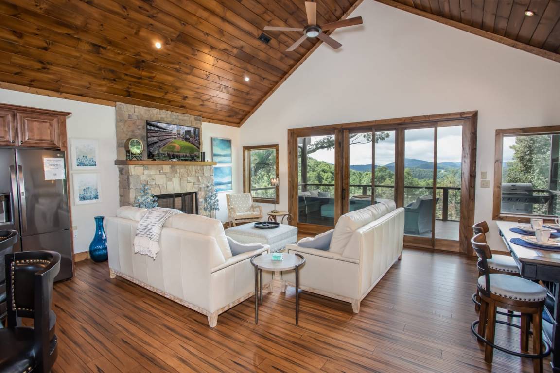 208 M² Cabin ∙ 3 Bedrooms ∙ 8 Guests - Boone, NC