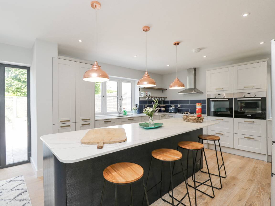 Cottage ∙ 4 Bedrooms ∙ 6 Guests - Gloucester