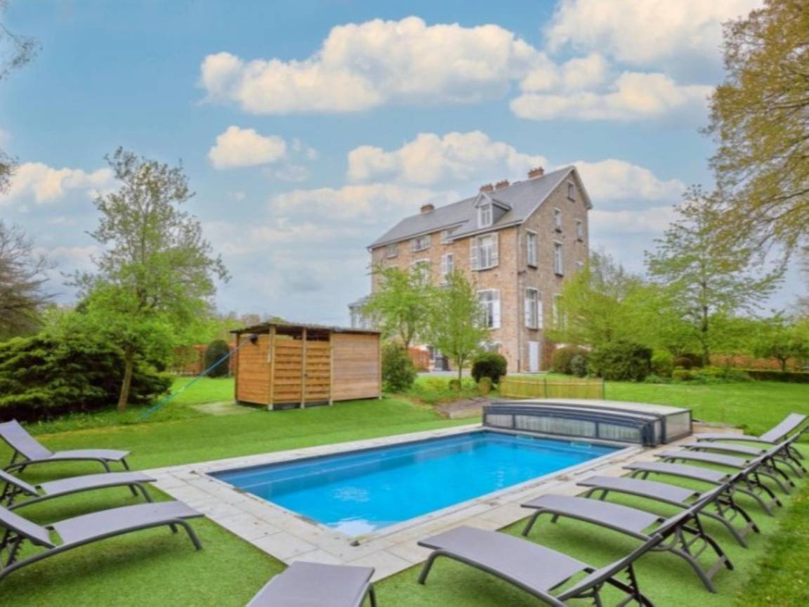 520 M² Huis ∙ 9 Slaapkamers ∙ 24 Gasten - Nassogne