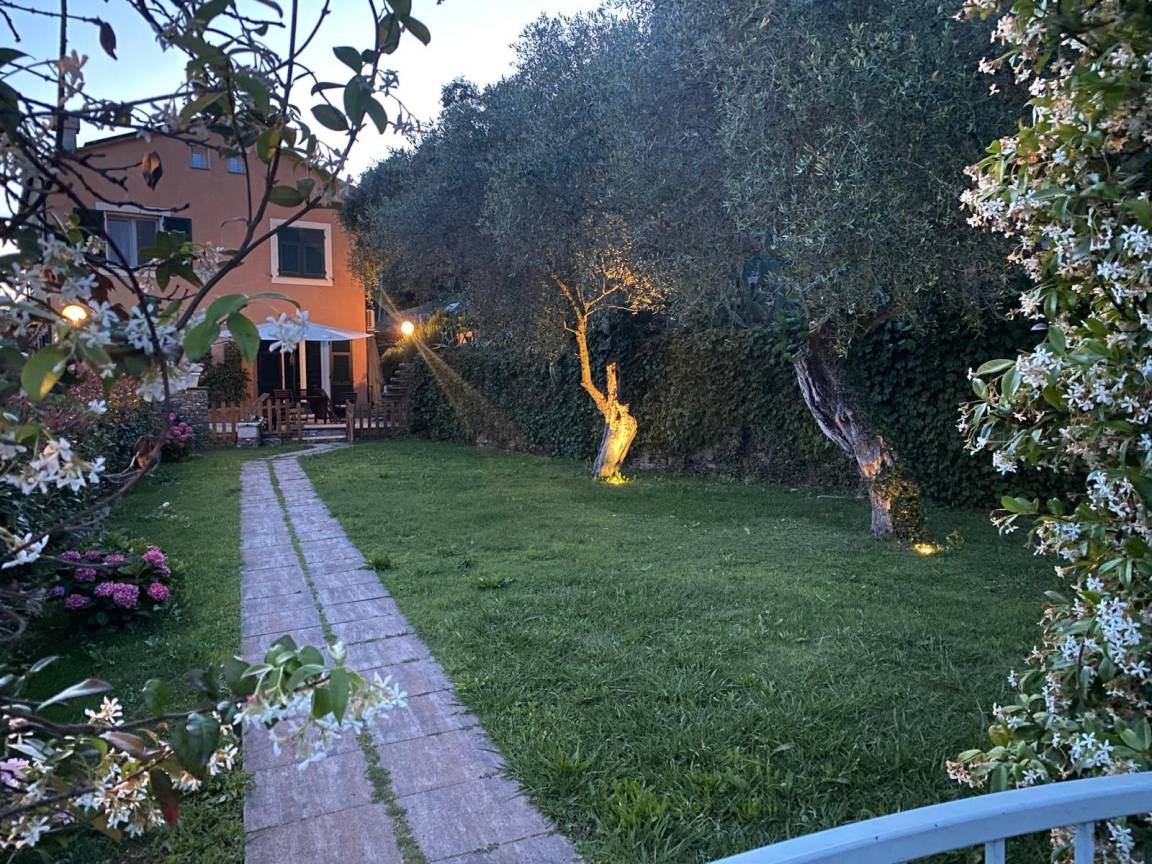 90 M² Ferienhaus ∙ 2 Schlafzimmer ∙ 4 Gäste - Chiavari