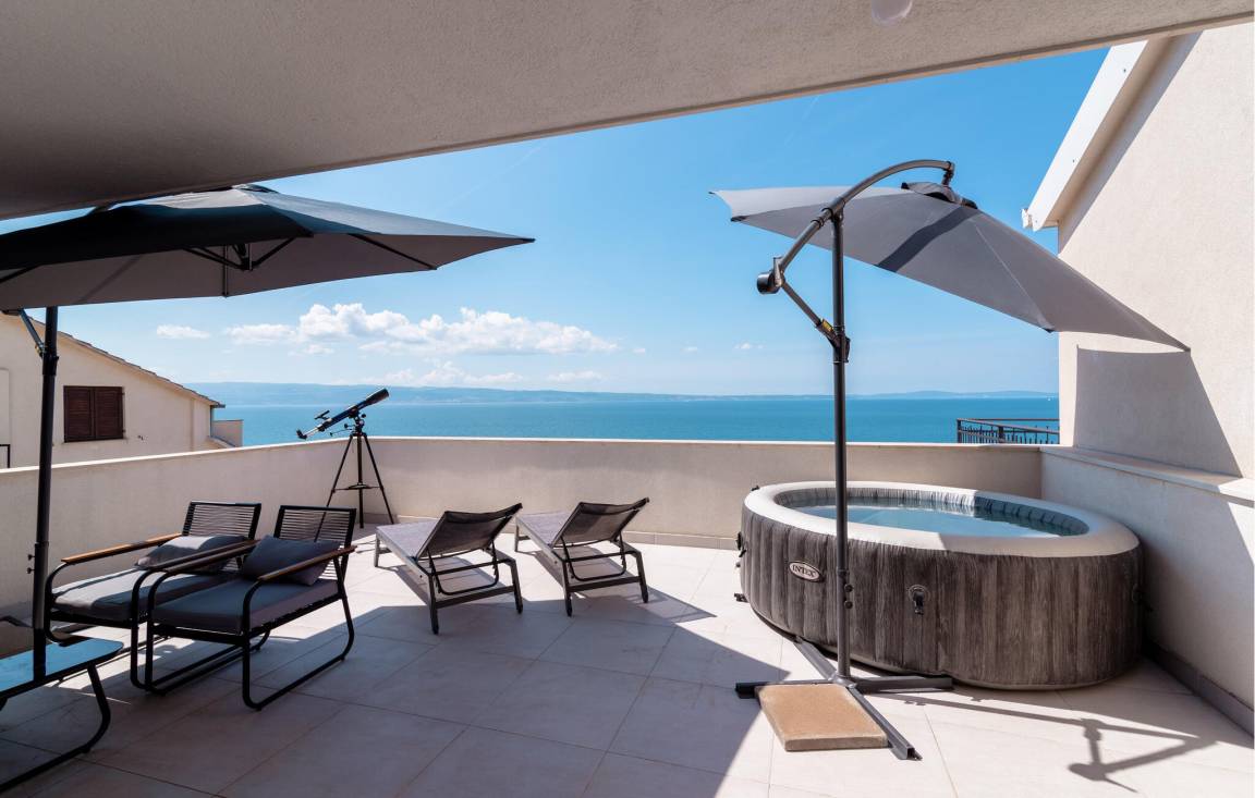 200 M² Apartment ∙ 5 Bedrooms ∙ 10 Guests - Podstrana