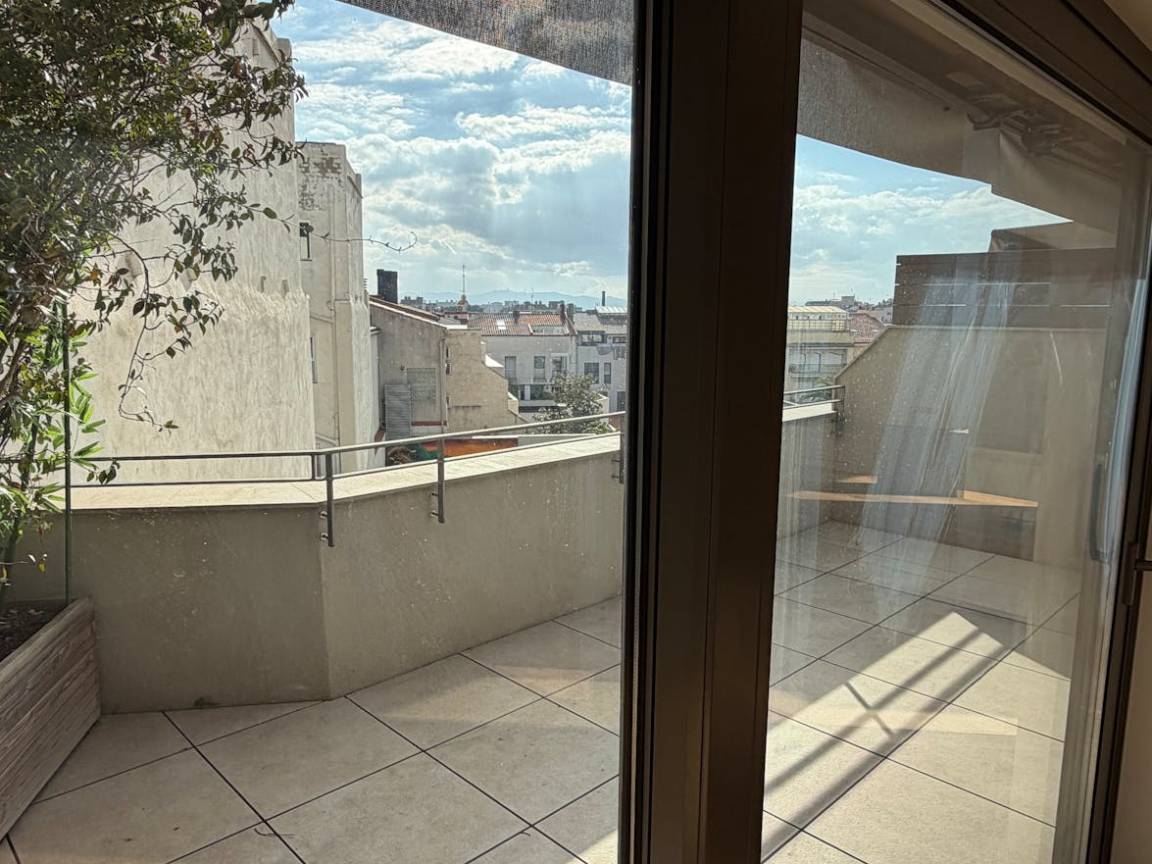 80 M² Apartment ∙ 4 Bedrooms ∙ 6 Guests - Sabadell