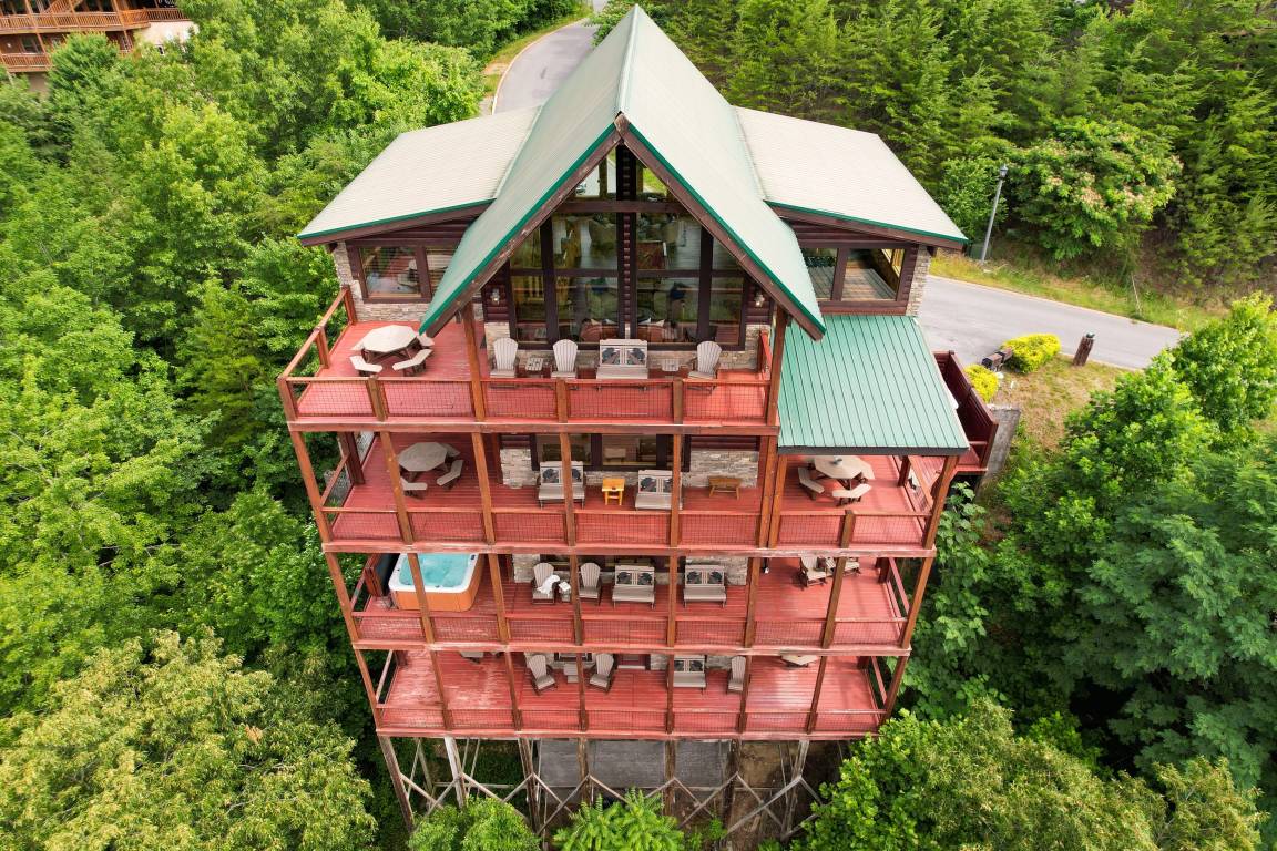 585 M² House ∙ 10 Bedrooms ∙ 22 Guests - Gatlinburg, TN