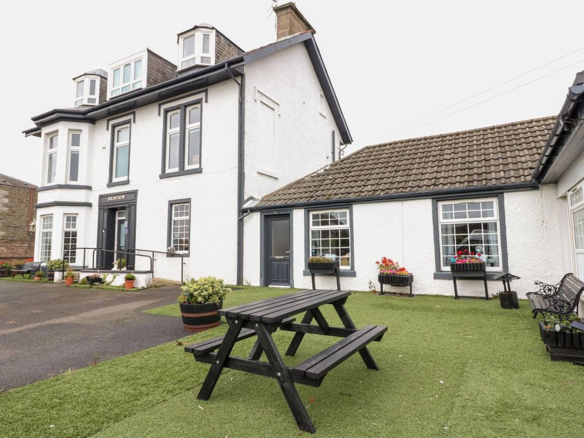 Cottage ∙ 6 Bedrooms ∙ 15 Guests - Fife
