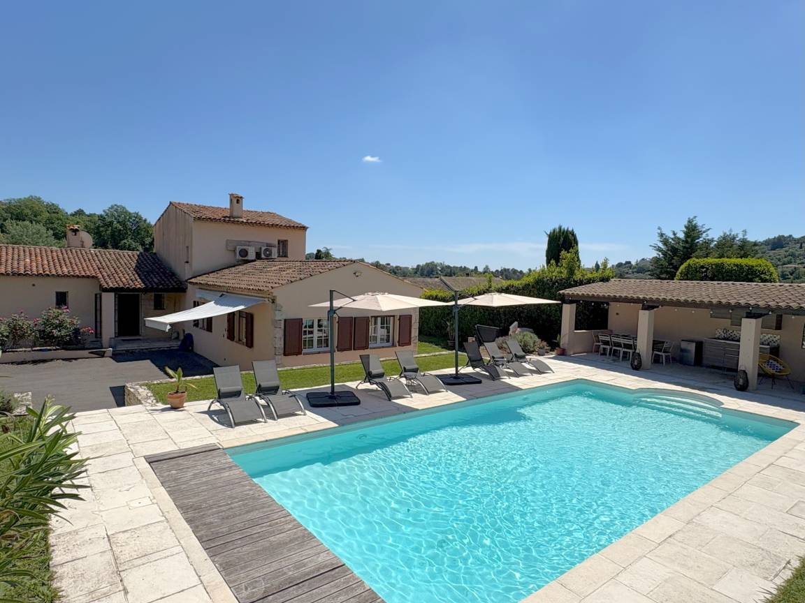 169 M² Villa ∙ 5 Bedrooms ∙ 10 Guests - Vence
