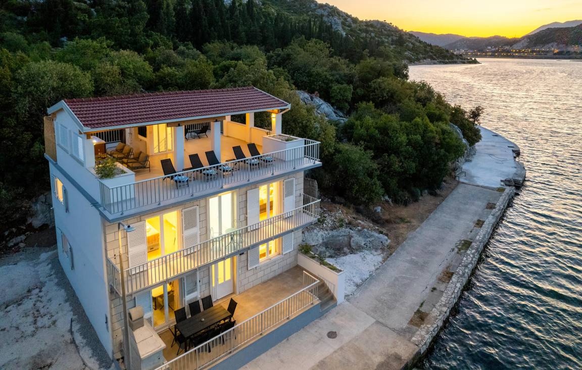 300 M² Casa ∙ 4 Habitaciones ∙ 8 Huéspedes - Brist