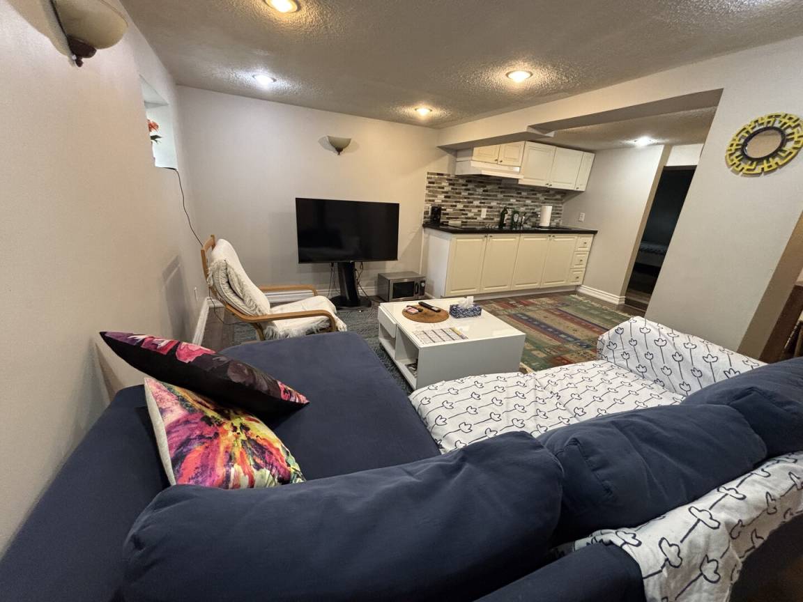 74 M² Huis ∙ 2 Slaapkamers ∙ 5 Gasten - Toronto