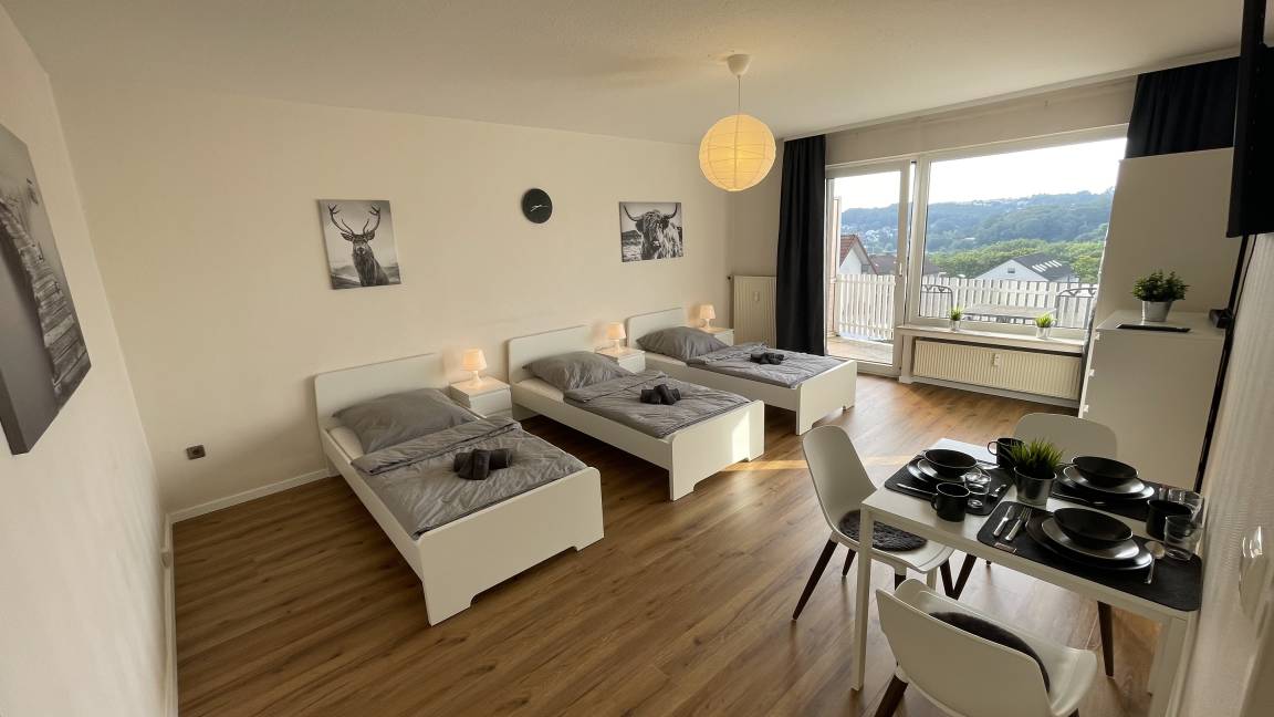 84 M² Ferienwohnung ∙ 3 Schlafzimmer ∙ 7 Gäste - Lüdenscheid