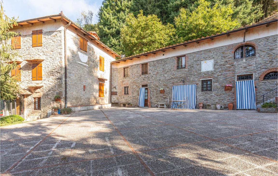 250 M² House ∙ 5 Bedrooms ∙ 8 Guests - Pistoia